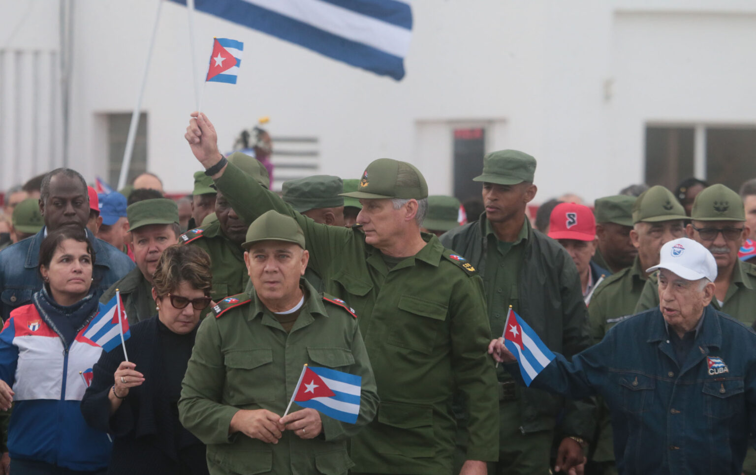 Pueblo de Cuba marcha por sus Héroes y compromiso con la Patria – Cuba ...